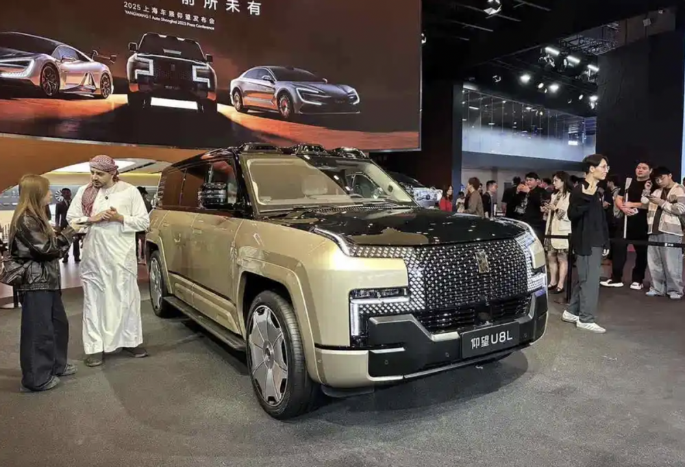 全新仰望U8L登场，24K黄金车标，当然更贵_腾讯新闻