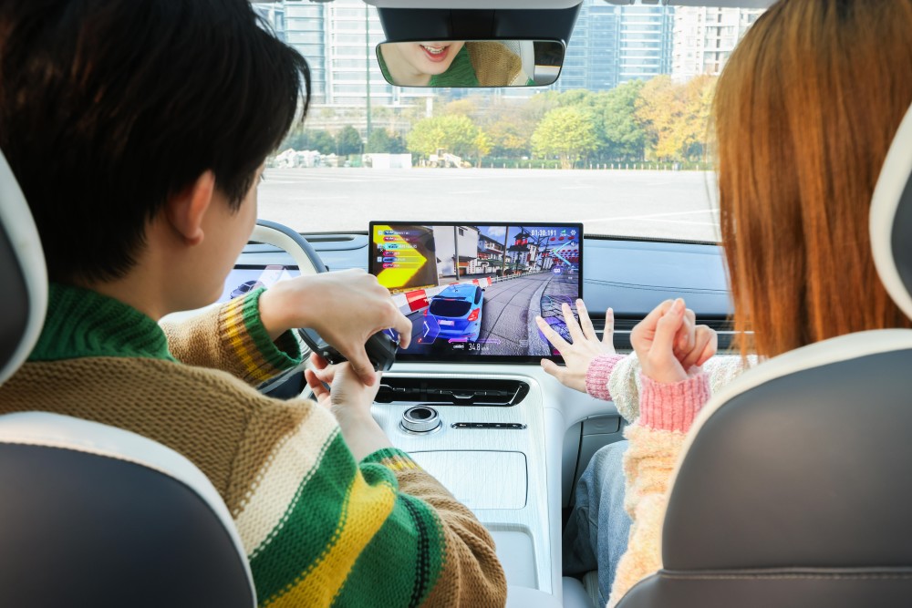 吉利银河E5首个大版本OTA推送 智能体验多维度提升_腾讯新闻