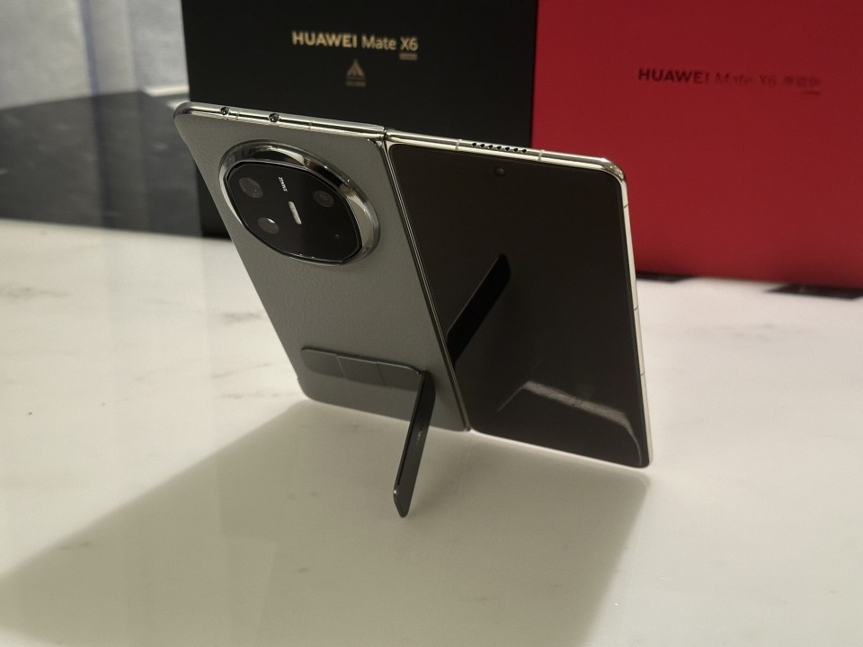 华为Mate X6快速上手：X6确实6_腾讯新闻