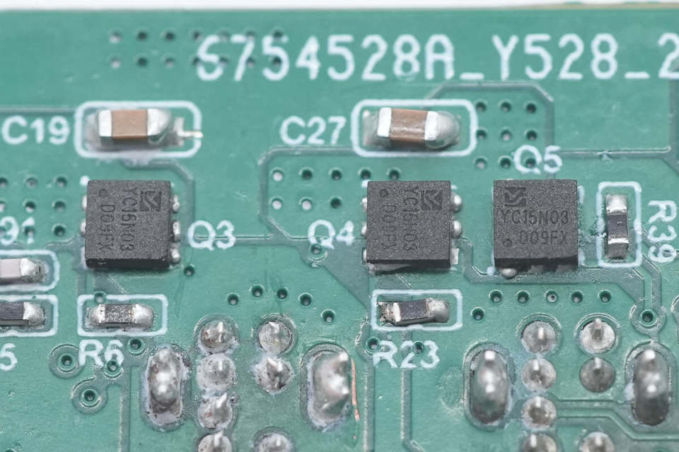 内置英集芯IP2726协议芯片，众森泰65W氮化镓充电器拆解_腾讯新闻