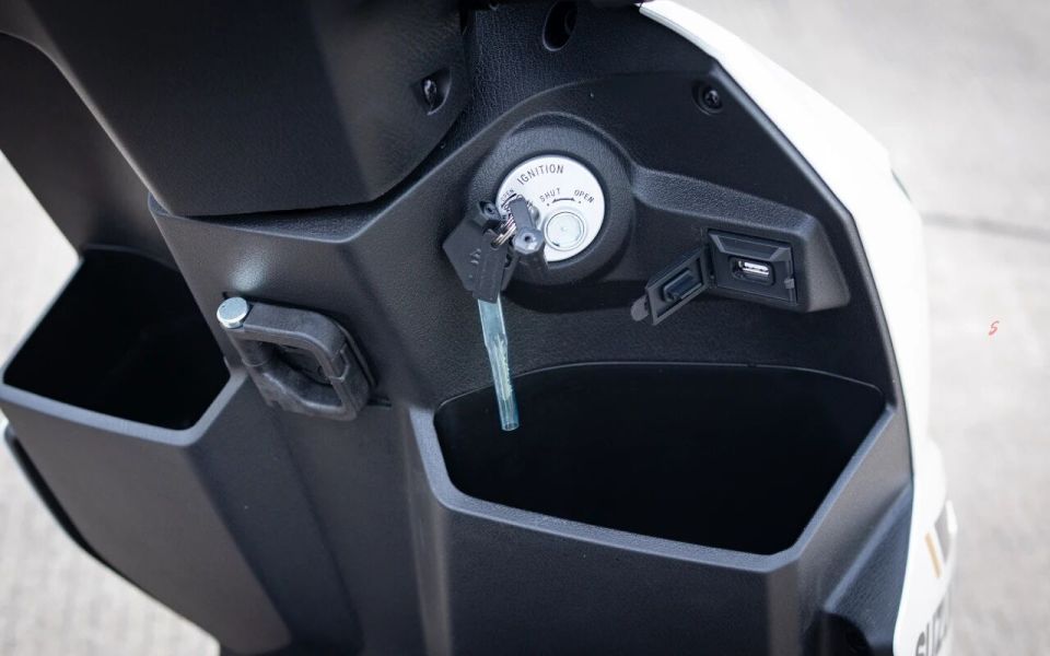 凭什么是传奇？9980元的铃木UY125，全面评测！_腾讯新闻