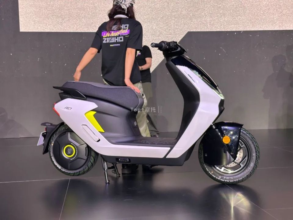 极核AE7、EZ4、AE8S+定制版同场上市，售价3780元起_腾讯新闻