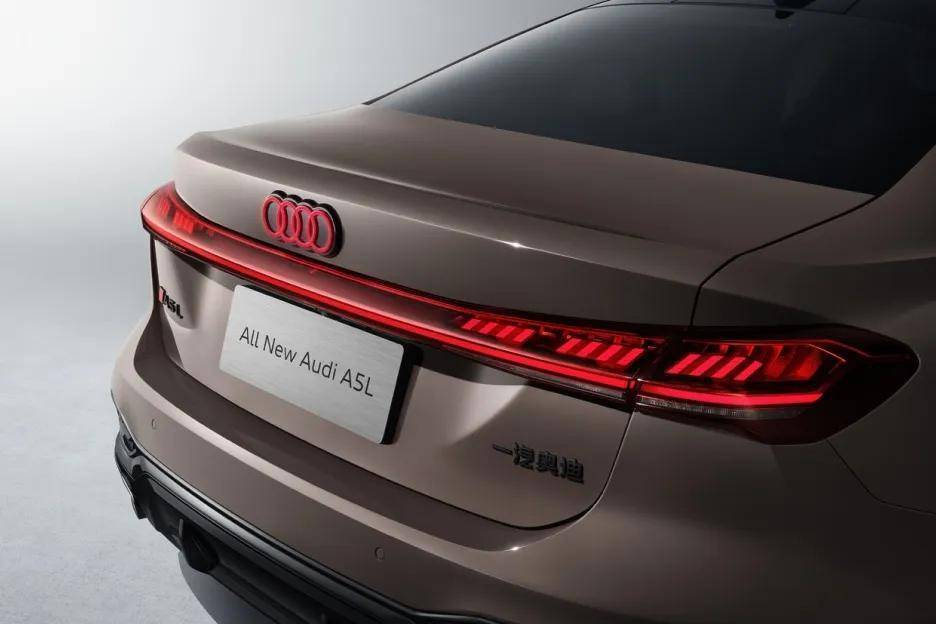 新车不到20万的奥迪A4L值得抄底吗？为此我去了趟4S店_腾讯新闻