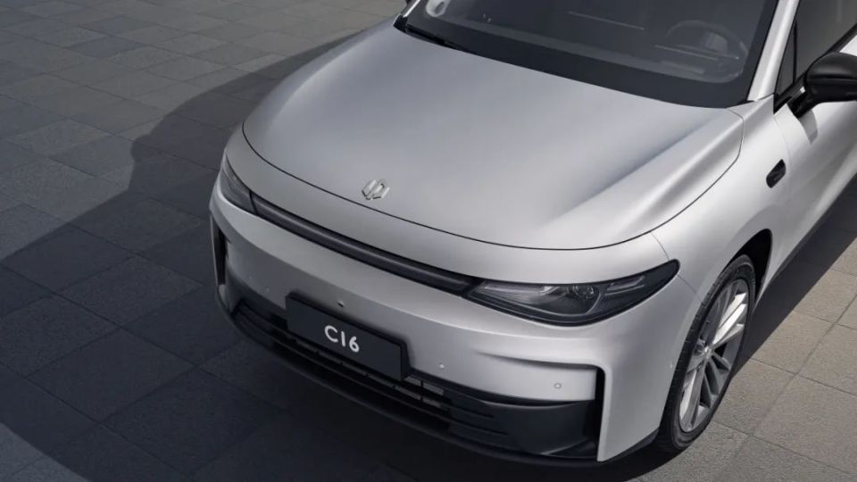 全系6座+真800V+8295芯片！零跑C16真等于半价理想L8？_腾讯新闻