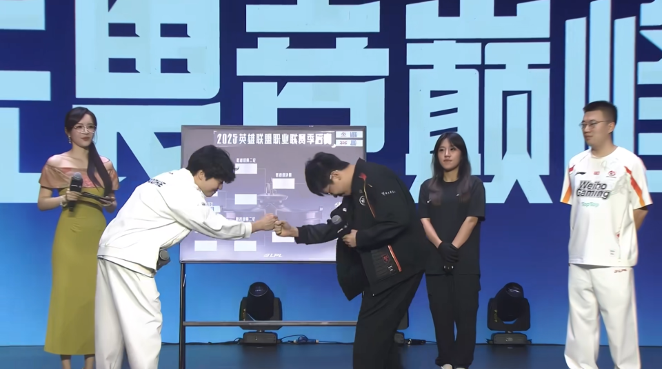 人造TheShy vs 真TheShy，Zdz得知被iG选中后发了个“苦笑”表情_腾讯新闻