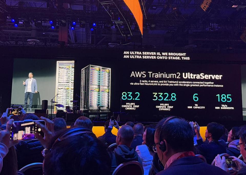 亚马逊云科技最强AI硬件猛兽背后，工程细节详细解读_腾讯新闻