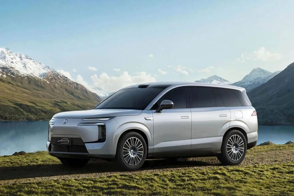 次旗舰SUV混战：腾势N8L/理想i8/蔚来ES8/问界M8，该如何选？_腾讯新闻