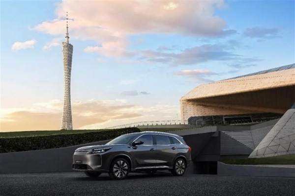 7.98万买中型插混SUV 纯电续航起步就165km！蓝电E5 PLUS先享版杀疯了_腾讯新闻