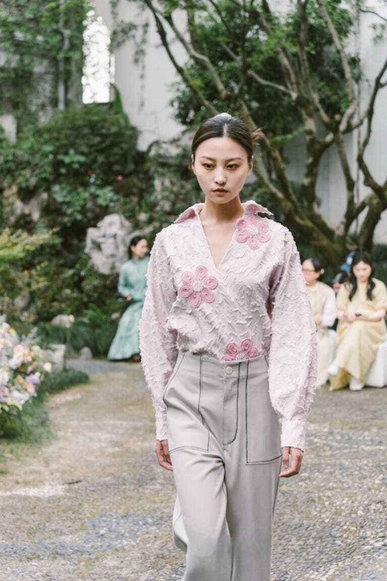 JICHENG吉承2025春夏“花舞”系列首秀，登陆百年秋水山庄_腾讯新闻