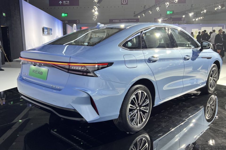 超能混动新家轿 首搭鲲鹏超能混动C-DM 奇瑞风云A8上市售11.99万元起_腾讯新闻