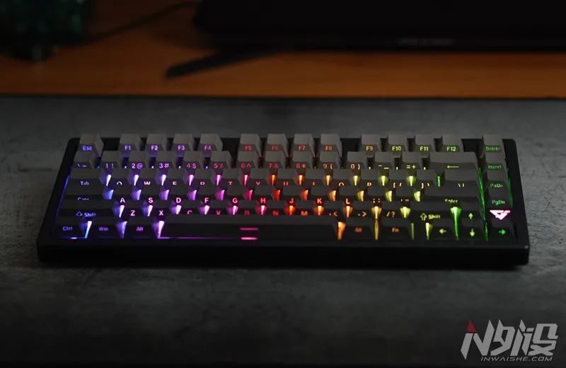 开卷低延迟！ATK VXE V75X铝上盖机械键盘拆解_腾讯新闻