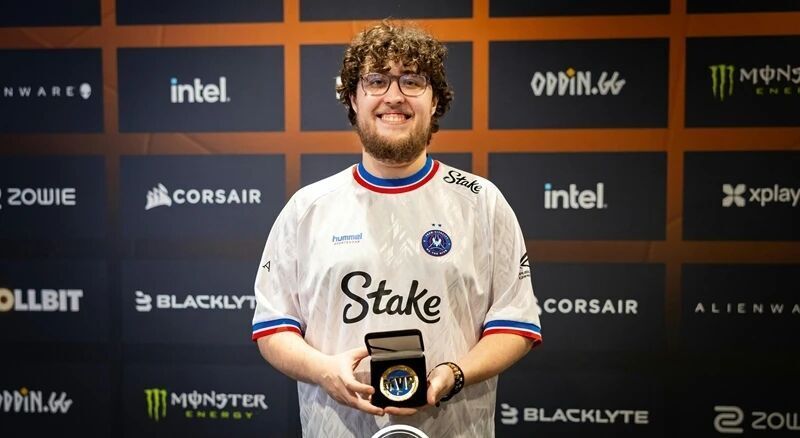 CS快报：Vitality完成卫冕，ZywOo成首位三获Major MVP选手_腾讯新闻