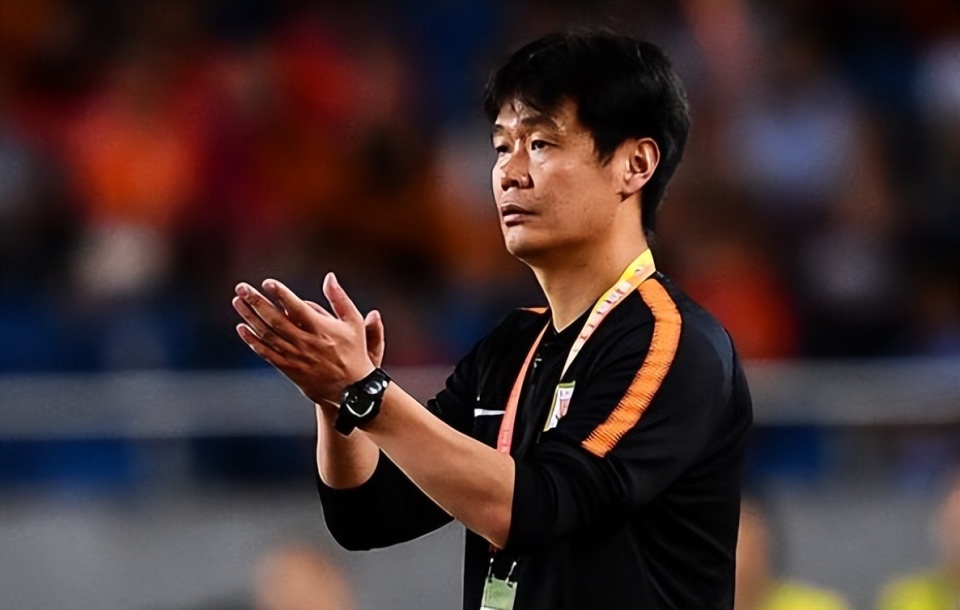 真抢手！前国足主帅一离任就遭5家俱乐部哄抢，专业保级救火教练_腾讯新闻