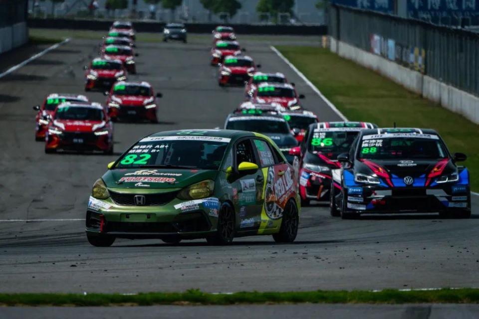 燃情2024赛季！星火Spark Racing车队CTCC赛场再掀速度风暴_腾讯新闻