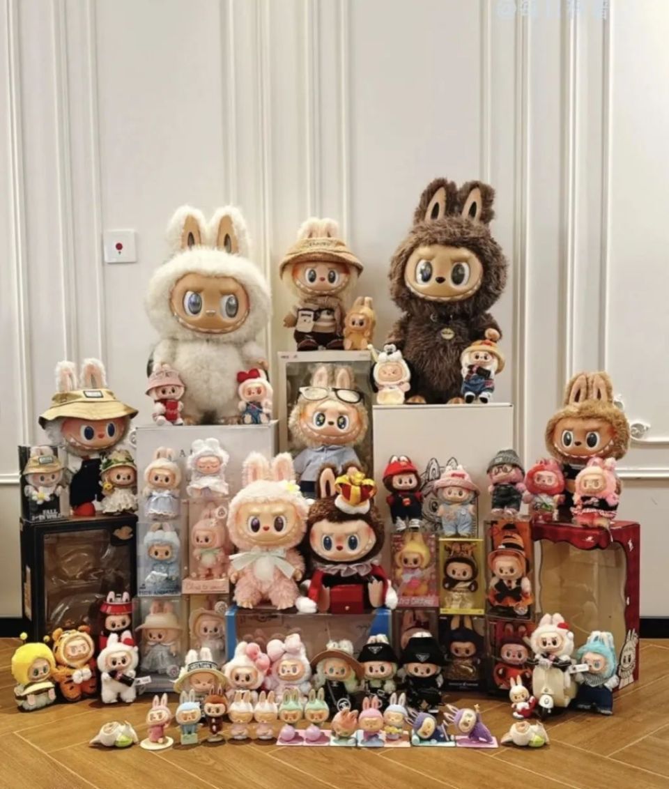 薄荷色Labubu卖出108万，泡泡玛特一年疯狂收割130亿_腾讯新闻