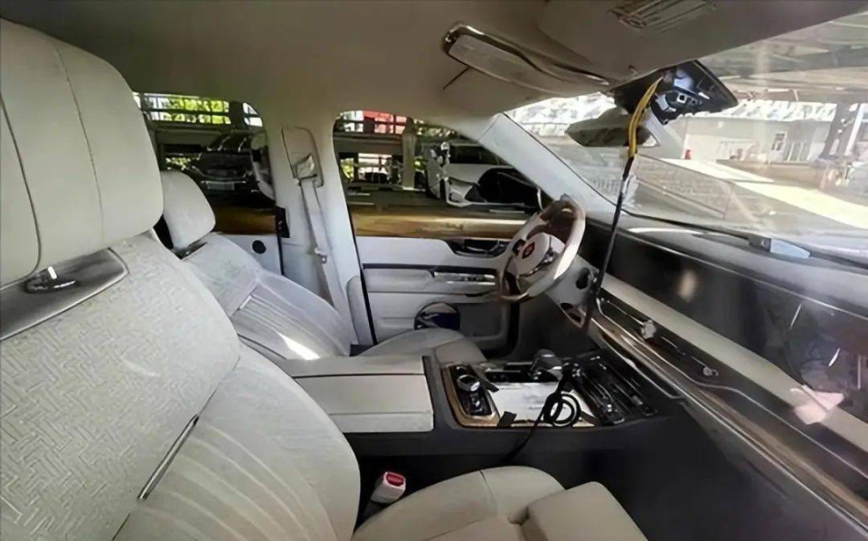 揭秘中国顶级座驾!年产5台,V12红旗N701随团访美,拜登:就像迈巴赫_腾讯新闻