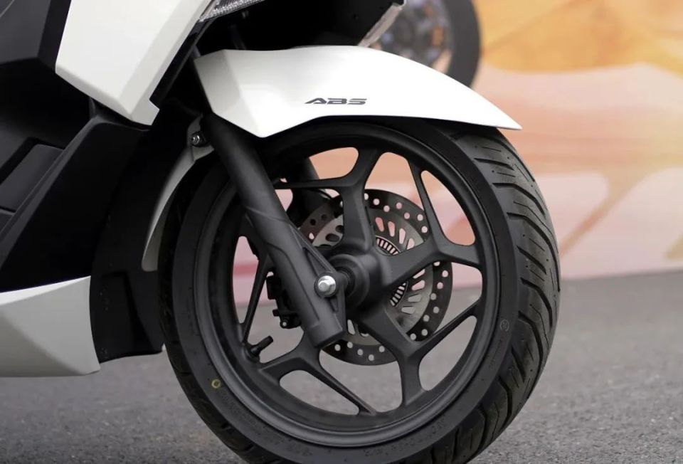 新大洲本田NS150GX售价15980元起！5月更有150mL平踏复古LA、125mL实用踏板发布_腾讯新闻