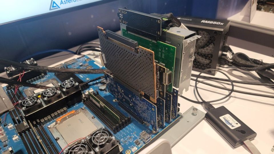PCIe 6.0 retimer 连接演示，可用于英伟达 Blackwell 系列系统_腾讯新闻