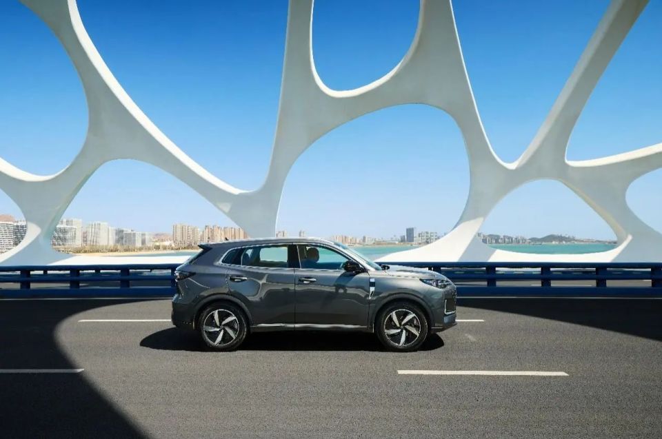 新款CS55PLUS来袭，低至6.79万，百公里油耗5L_腾讯新闻