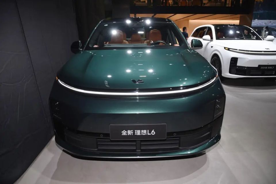 中保研最新碰撞测试结果：小米SU7、理想MEGA领衔，卡罗拉锐放表现抢眼_腾讯新闻