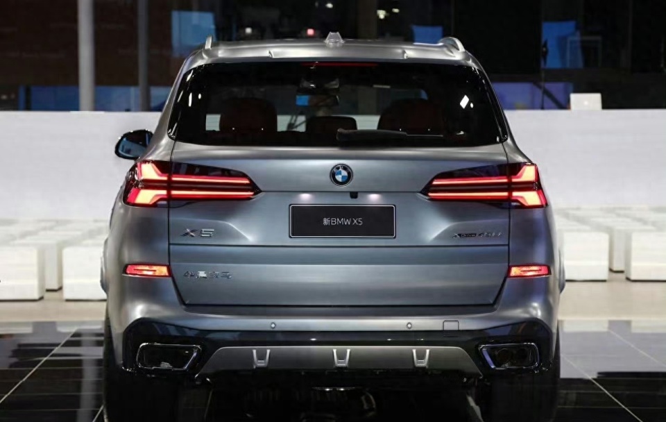 华晨宝马“X5L”首发亮相，配7座+轻混系统，质感超进口版X7！_腾讯新闻