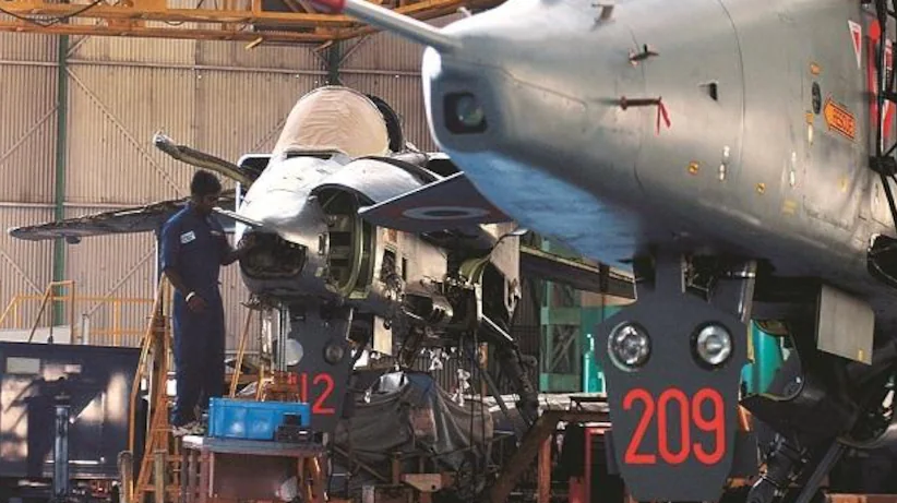 不到一个月摔两架！印度“美洲虎”攻击机在夜间坠毁，这是印度空军今年掉下来的第四架军机_腾讯新闻