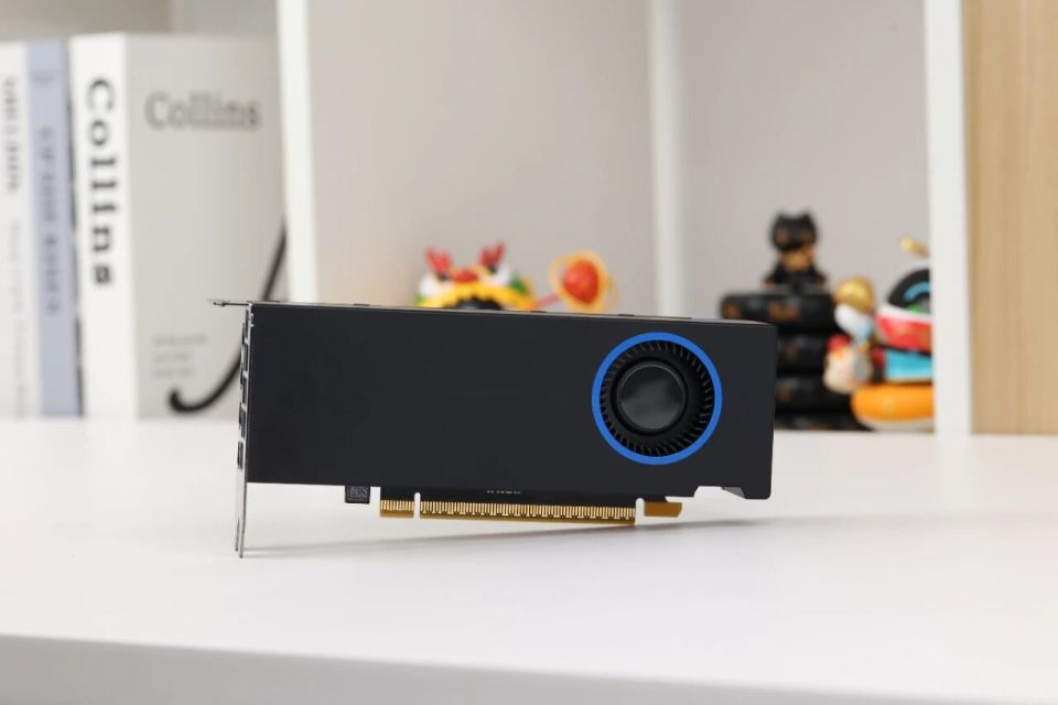 短小精悍的AI与图形工作站专业之选——英特尔锐炫 Pro B50显卡首发评测_腾讯新闻