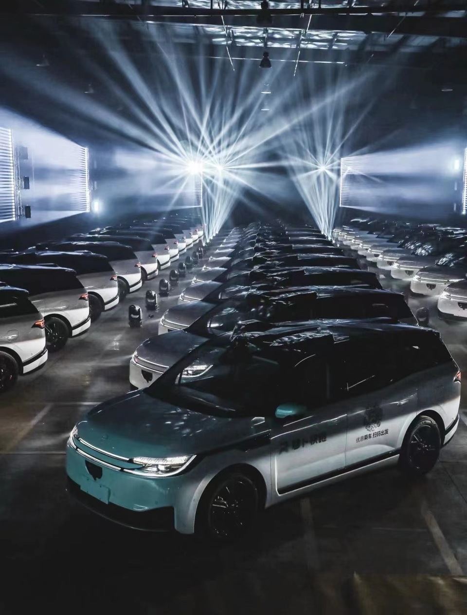 Apollo首个自动驾驶大模型来了，距离“汽车无人化”还有多远？_腾讯新闻