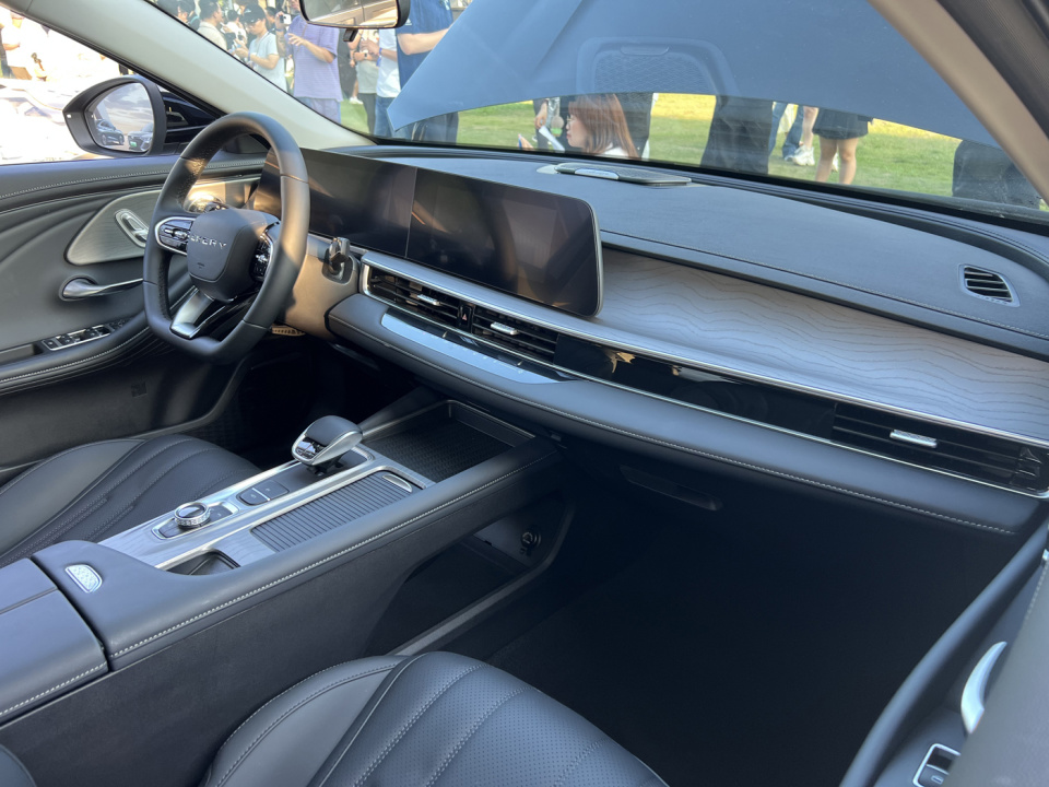 搭载鲲鹏超能电混CDM 5.0 奇瑞风云A8上市售7.99万元起_腾讯新闻