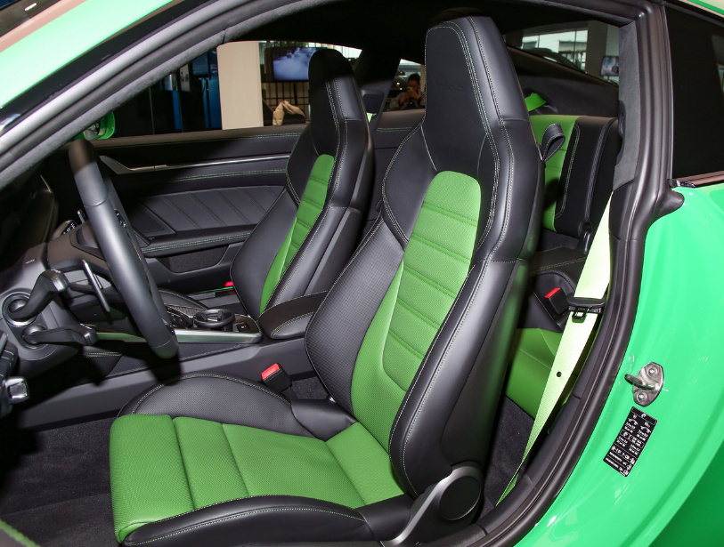 最贵比亚迪来袭，168万的仰望U9对决保时捷911谁更值？_腾讯新闻