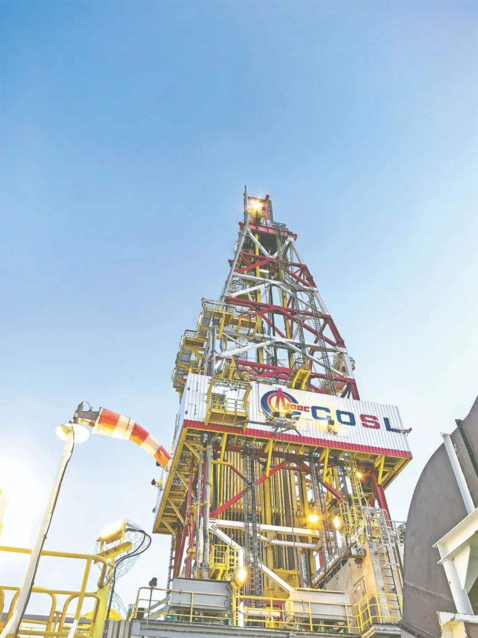 不断刷新中国“深度”——探访“海洋石油982”深水半潜式钻井平台_腾讯新闻