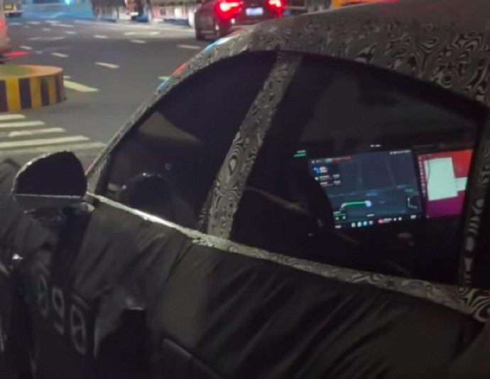 系统出BUG了？70余辆小米SU7集体发生碰撞！官方发声：全赔！_腾讯新闻