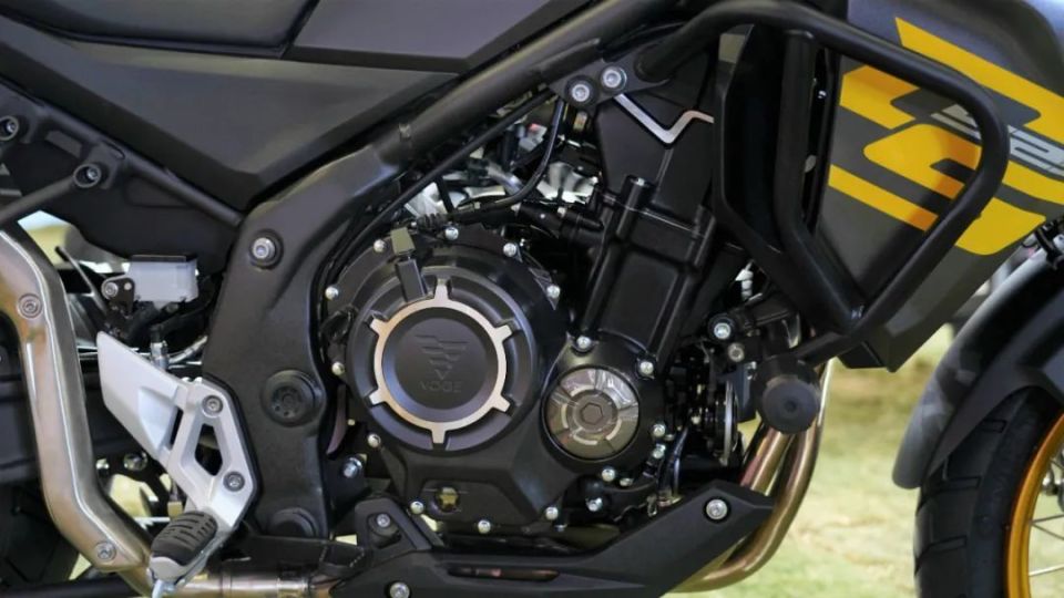 国产500cc级ADV“大师兄”，无极DS525X新车详解，颜值到位具备爆款潜质_腾讯新闻