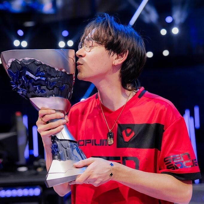 23岁无畏契约明星选手TenZ宣布退役，曾助SEN两获大师赛冠军_腾讯新闻