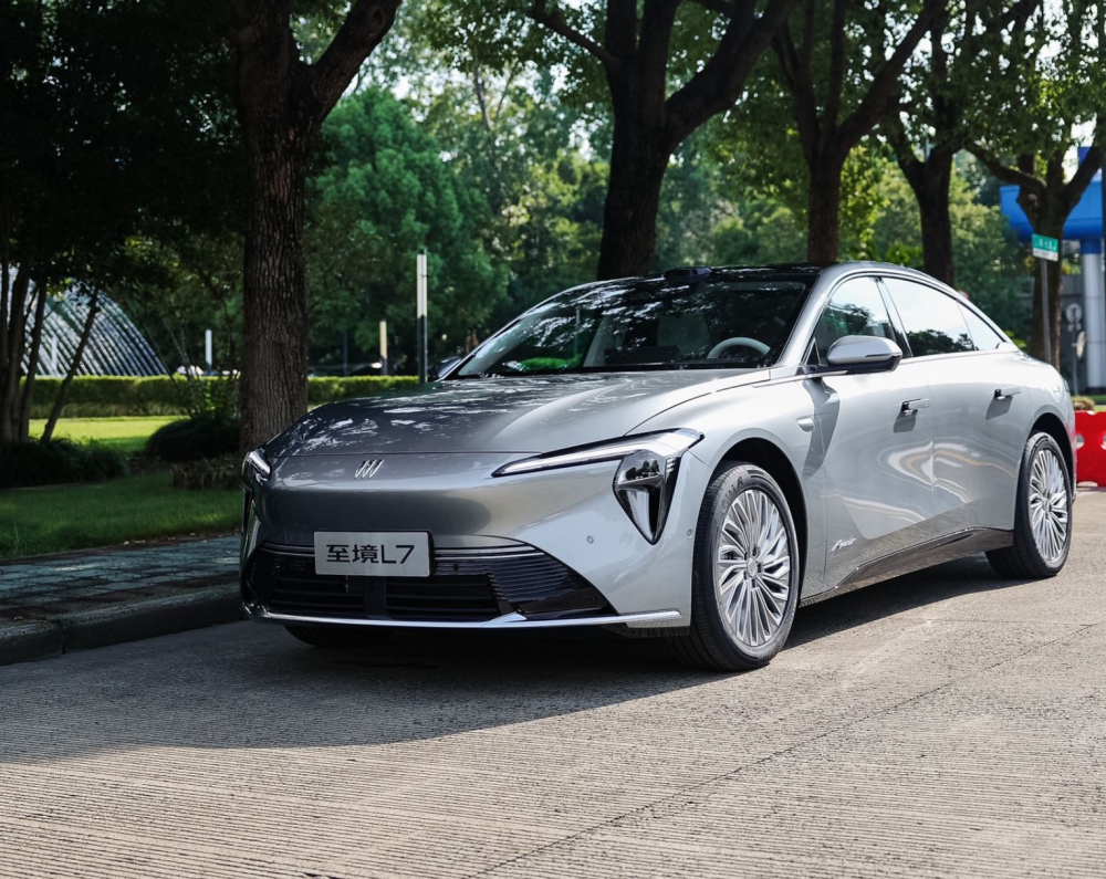 别克至境L7实车现身，长超5米+激光雷达，配343马力+续航1400km_腾讯新闻