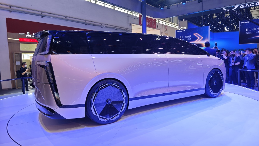 星途首款MPV概念车E08北京车展首秀 定位尊享舒适旗舰MPV_腾讯新闻