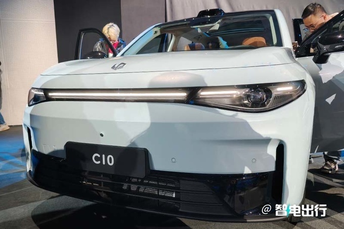 零跑官宣：C10最高降2.7万，12.88万起！ 空间比理想L7还大_腾讯新闻