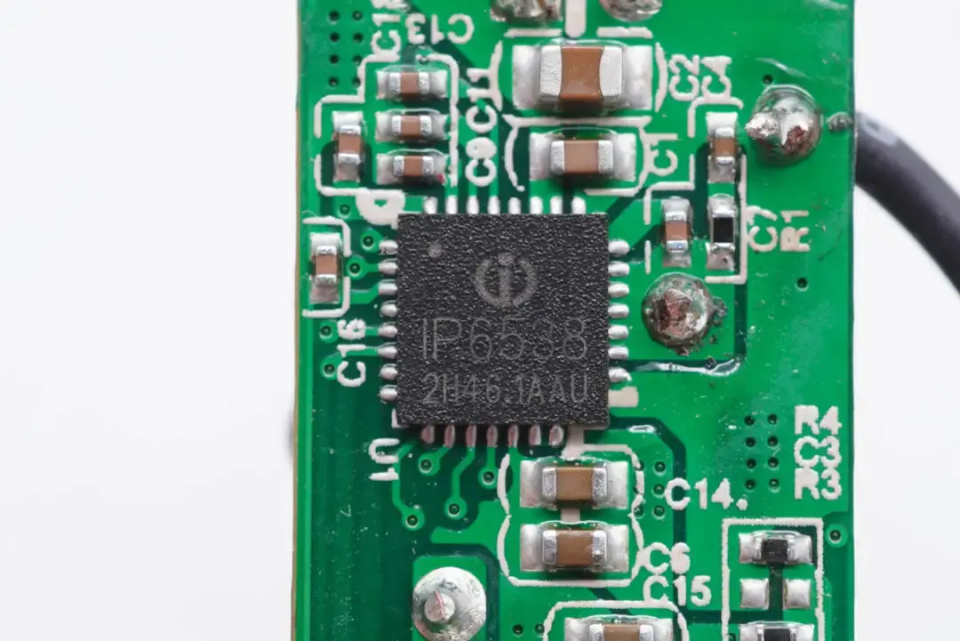 带您了解倍思、贝尔金等数十款45W功率段车充都在用的快充协议芯片_腾讯新闻