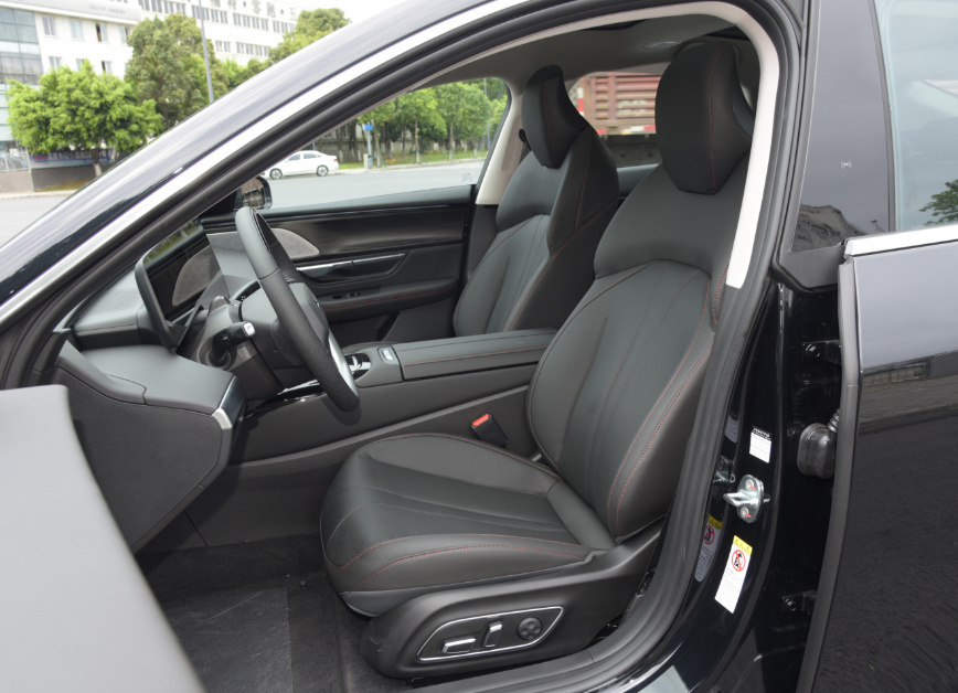 定向升级，售价23.99万元，新款小鹏P7 586E是否值得入手？_腾讯新闻