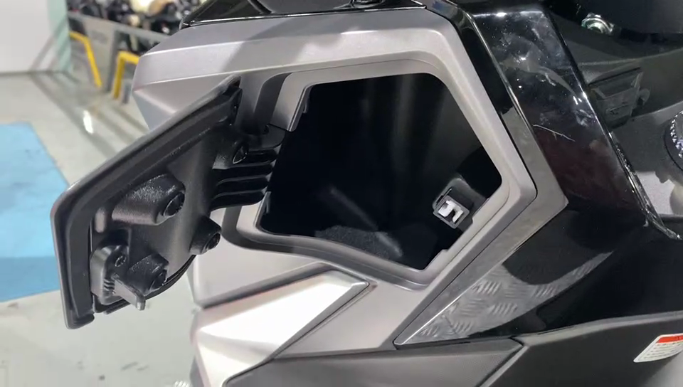 新车解读丨赛科龙RT150“焕芯”上市，售价12588元，到底改了哪里_腾讯新闻