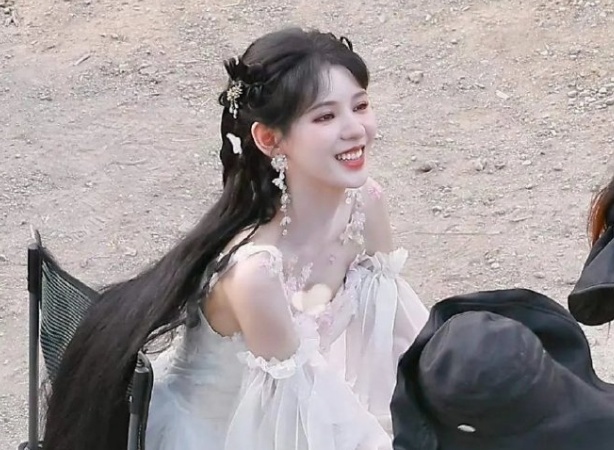 剧外美得发光，拍剧就露馅，神颜也折腾不起，难怪她们无法大火 -6parkbbs.com