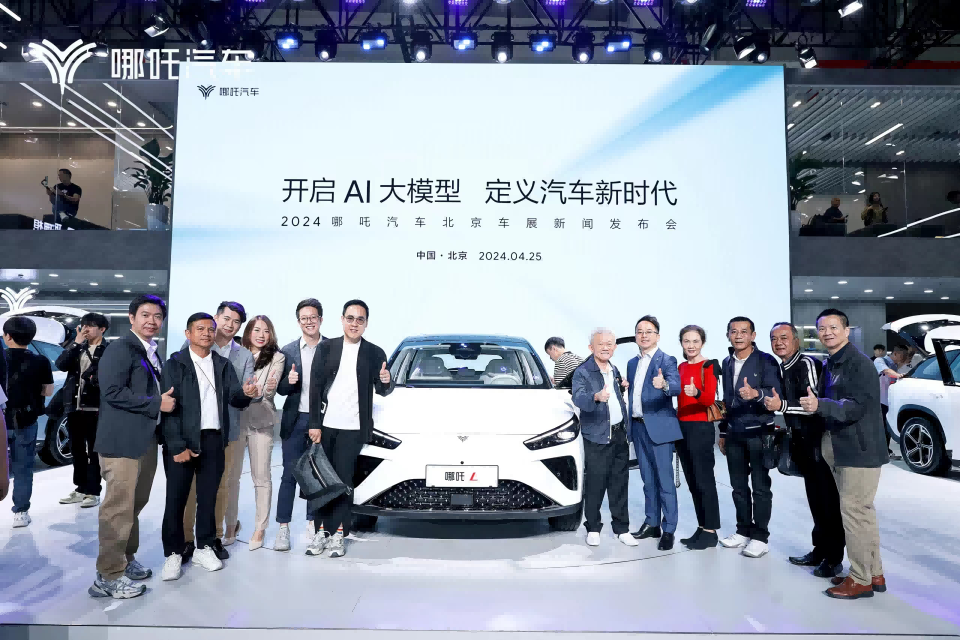 “Snapdragon Ride Flex（SA8775P）舱驾融合平台”全球首搭哪吒汽车_腾讯新闻