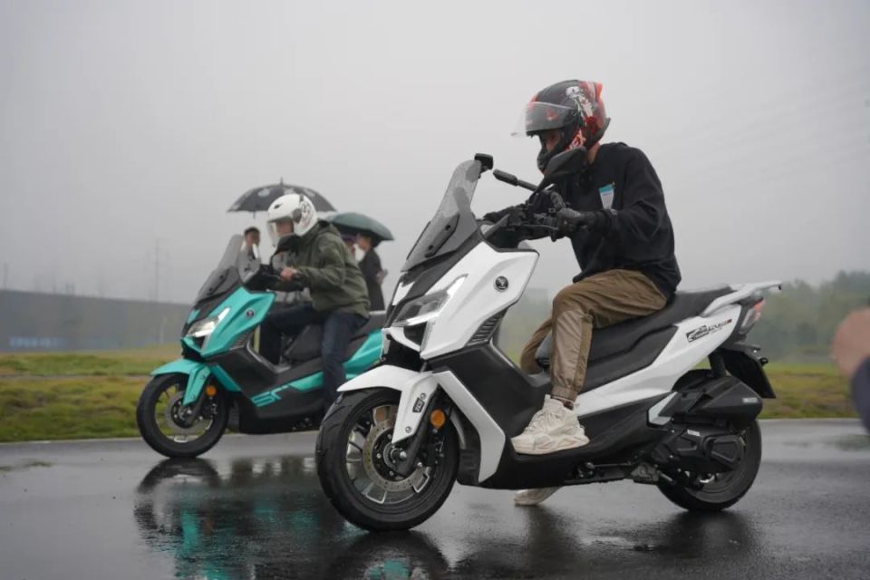 48V混动破局——无极SR150GT H正式亮相，颠覆传统赛道新玩法_腾讯新闻