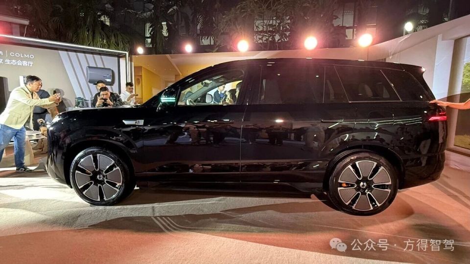 29.98万起，腾势N8L标配易三方/2.0T超混/天神之眼B/云辇A，强势改写豪华大六座SUV格局_腾讯新闻