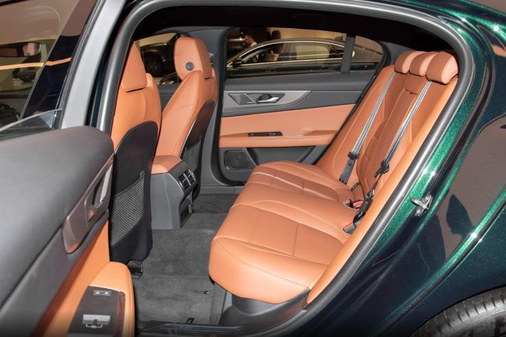 优惠后15.98万起售，入门就是大马力后驱，捷豹XEL怎么选才划算_腾讯新闻