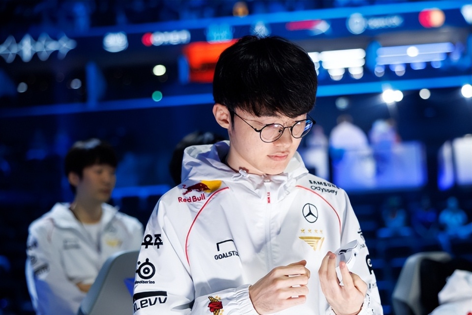 S14半决赛前瞻：WBG想赢BLG，抛开概念神，教练Daeny才是最关键！_腾讯新闻