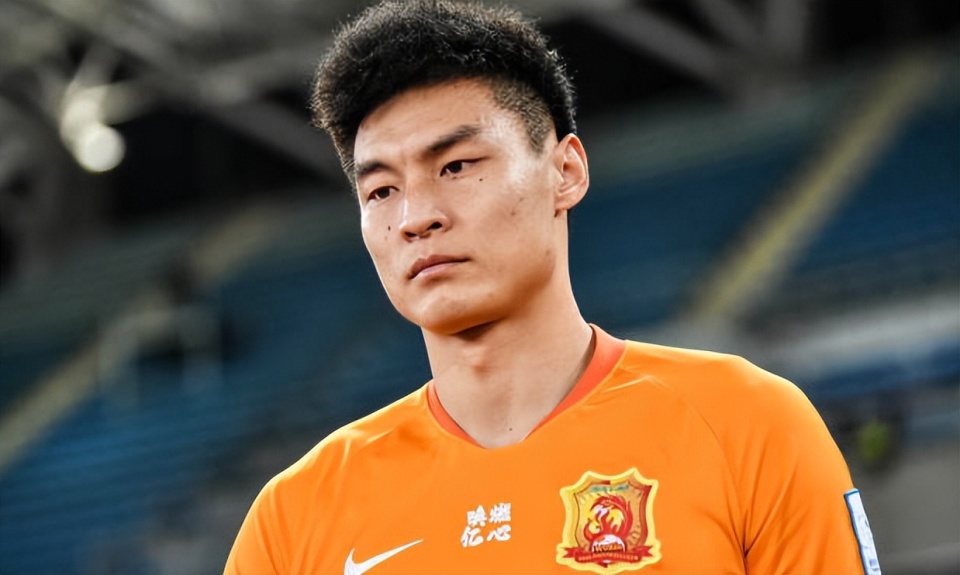 顺应民意！邵佳一新官上任三把火，一口气果断拿下国足3大水货_腾讯新闻