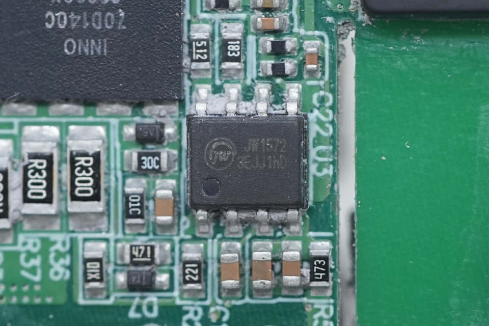 内置智控屏，安克新款140W四口氮化镓快充拆解_腾讯新闻