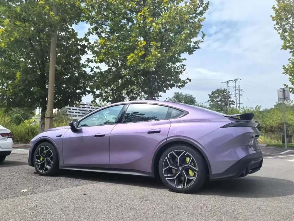 续航最高670公里，破天荒配备磁流变悬架等尖儿货，深蓝L06到店实拍_腾讯新闻