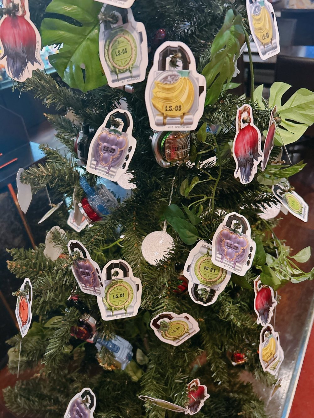 假面骑士歌查德及铠武圣诞节主题料理公开 挂满了锁种的圣诞树_腾讯新闻